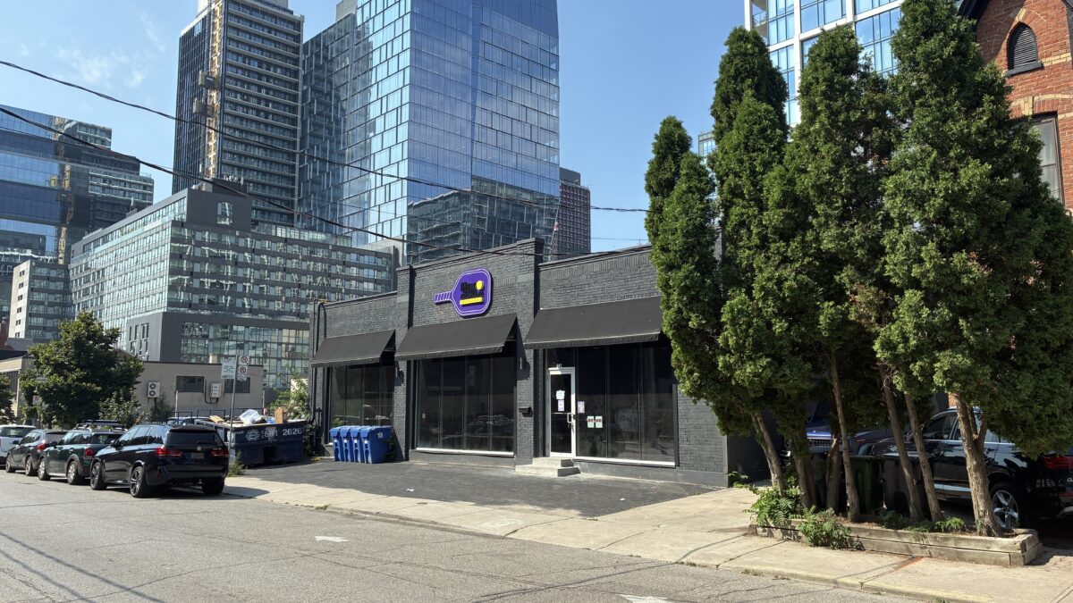 Toronto's First Downtown Indoor Pickleball Facility 6ix Pickle Opens in ...